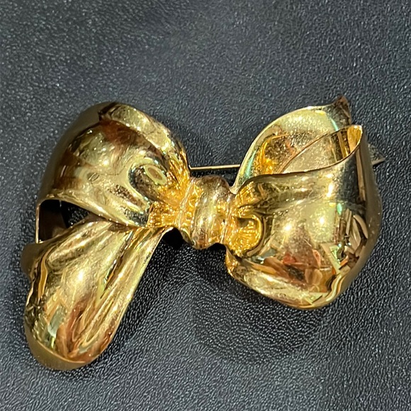 Monet | Jewelry | Vintage Huge Monet Bow Ribbon Shiny Gold Tone Brooch ...